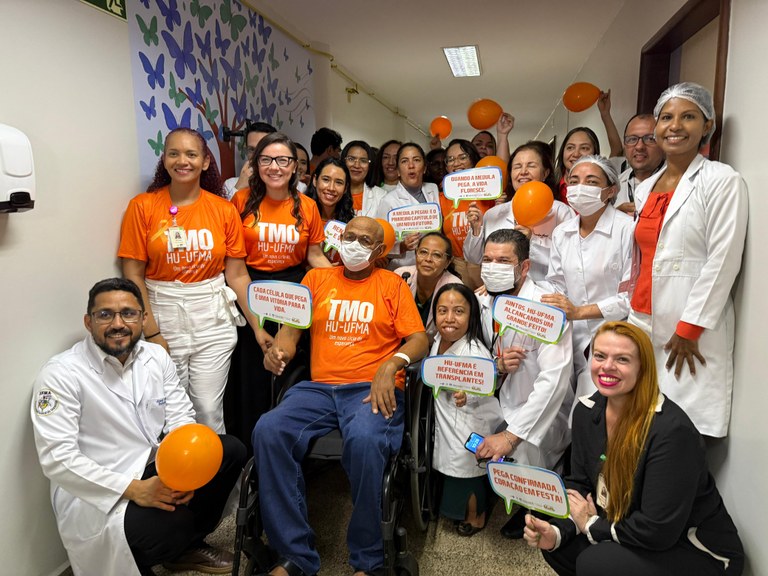 “Pronto para uma nova vida”: paciente celebra alta após primeiro transplante de medula óssea no ...